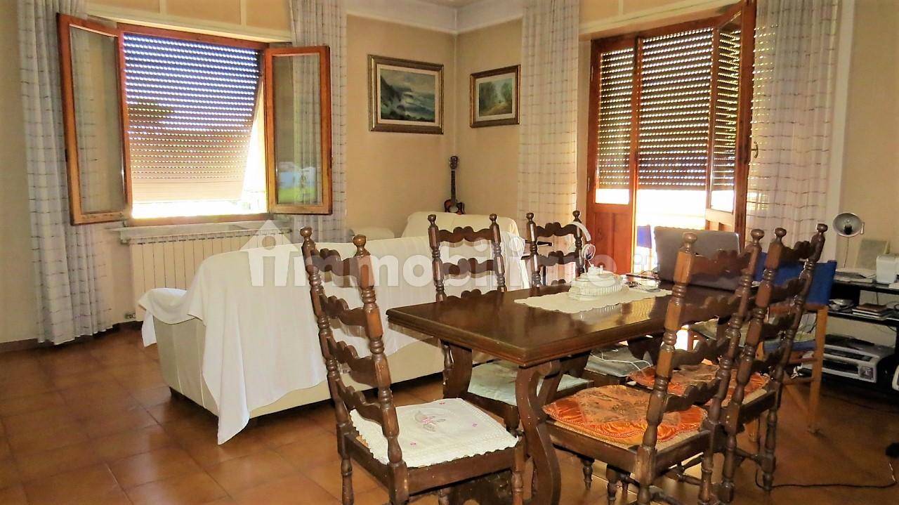 Quadrilocale via Antonio Gramsci 6, Marina di Massa Centro, Massa