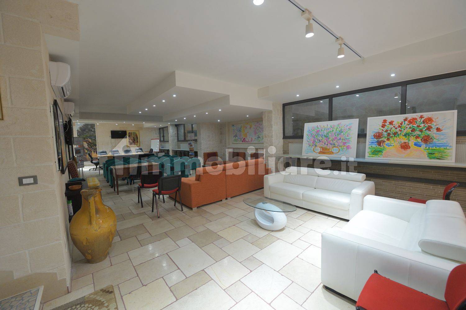 Locale commerciale in Vendita