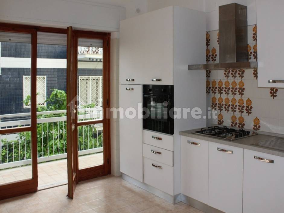 Trilocale via Vitruvio, Centro, Formia