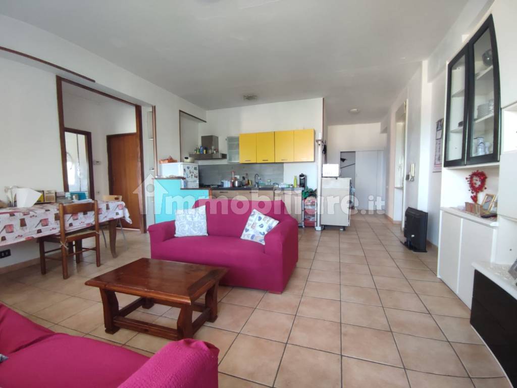 Affitto Appartamento Ronciglione. Ottimo stato, secondo piano, con ...