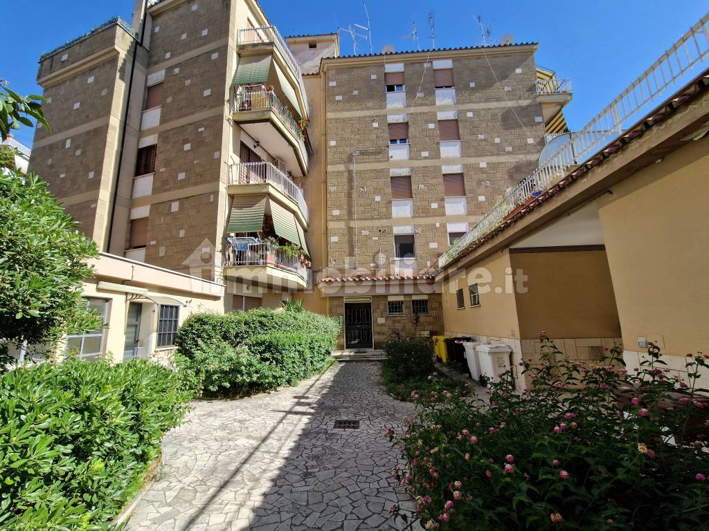 Vendita Attico in via Roma 172 Pomezia. Buono stato, posto auto, con ...