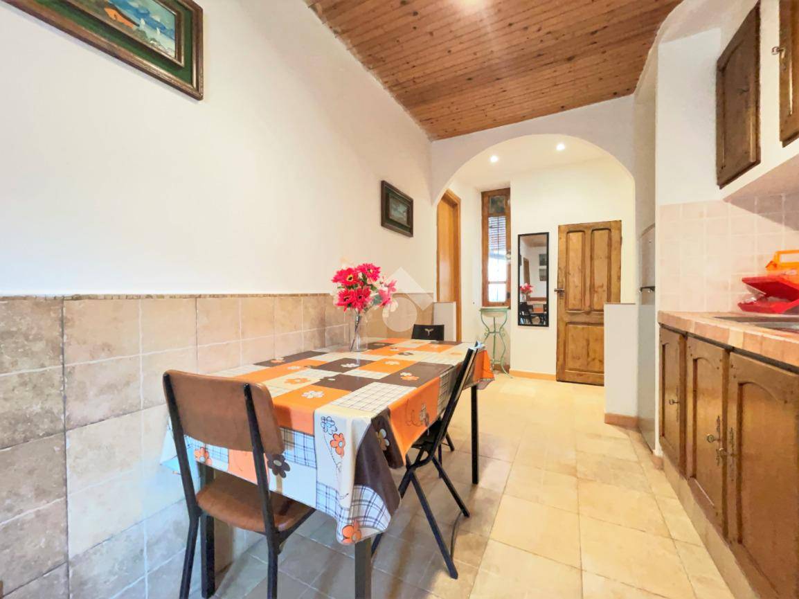 Bilocale via Giuseppe Garibaldi 5, Centro, Apricale