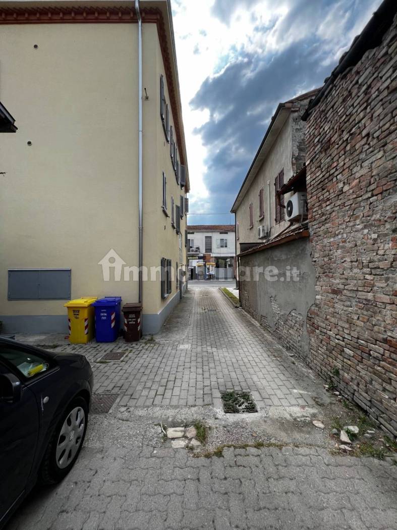 Locale commerciale in Vendita