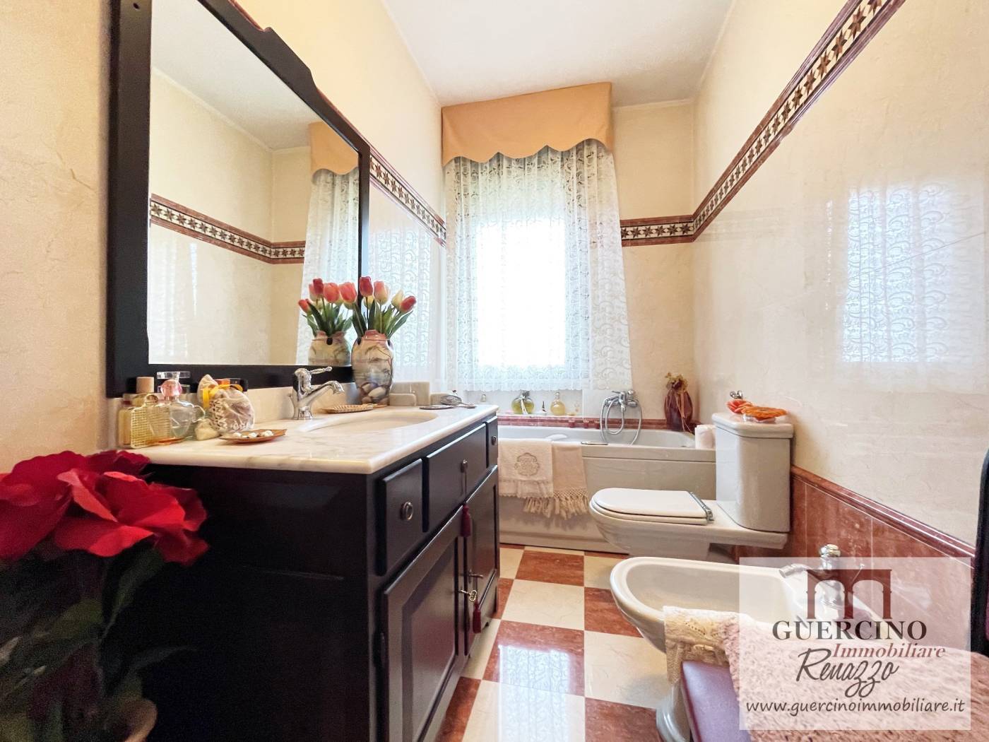 Quadrilocale via Piemonte 10, Cento Paese, Cento