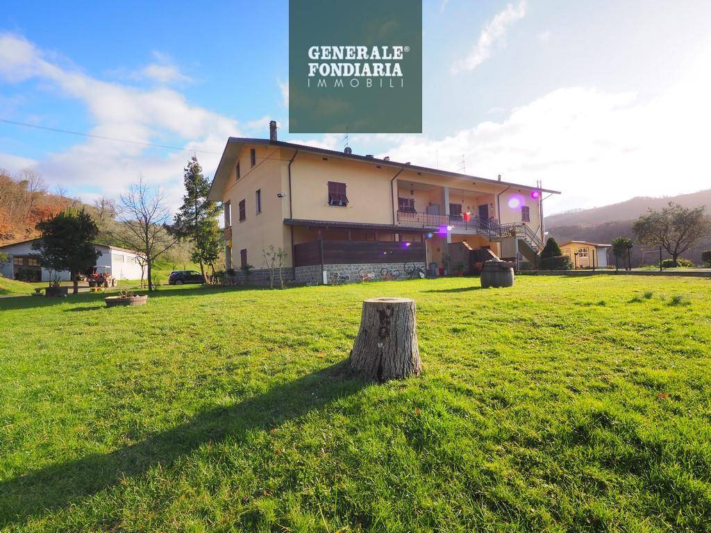 Azienda agricola con laboratorio in Vendita