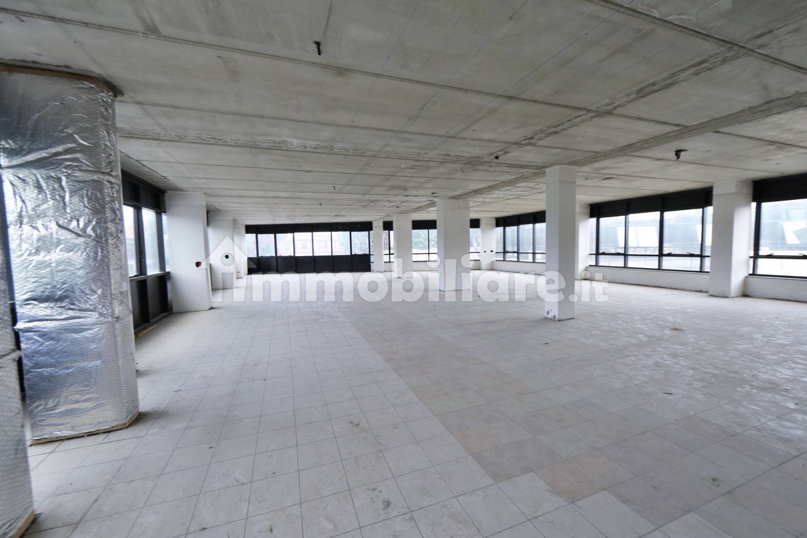 Locale commerciale in Vendita