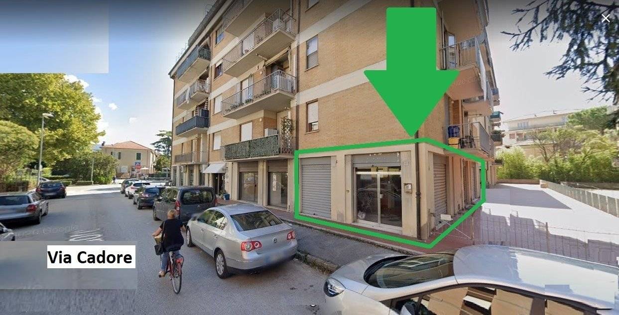 Locale commerciale in Vendita