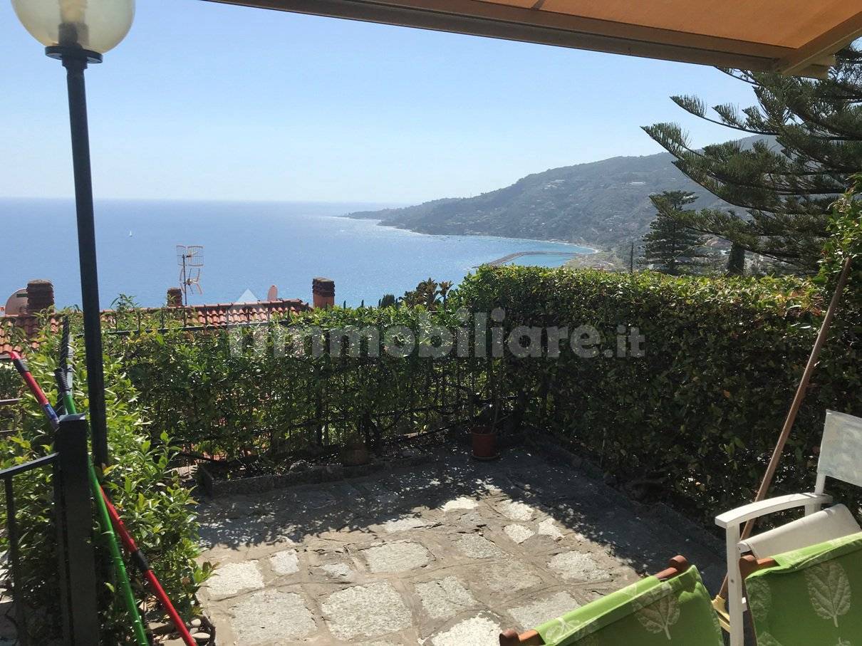 Trilocale via Padre Semeria, Ospedaletti