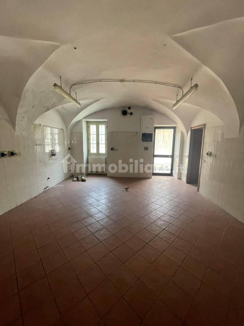 Locale commerciale in Vendita