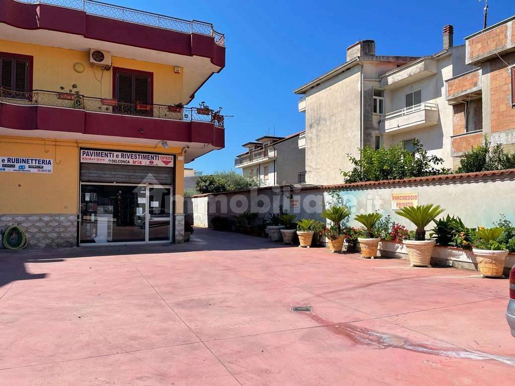 Locale commerciale in Vendita