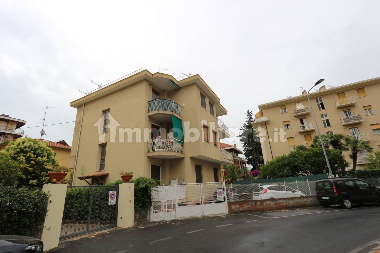 Trilocale via pio VII 4, Centro, Bordighera