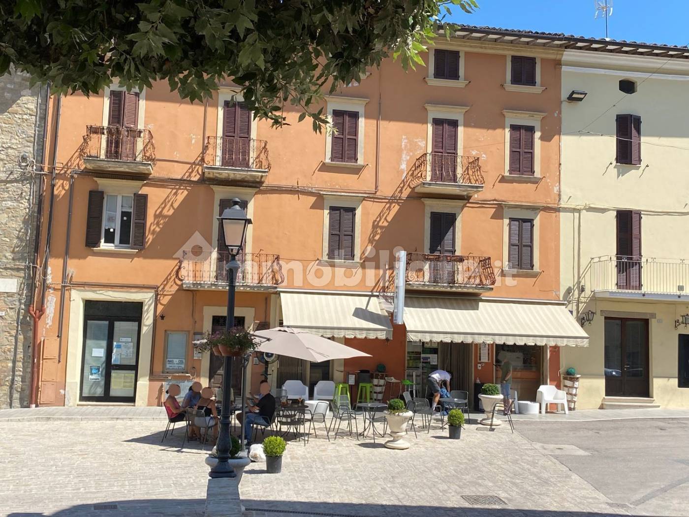 Locale commerciale in Vendita