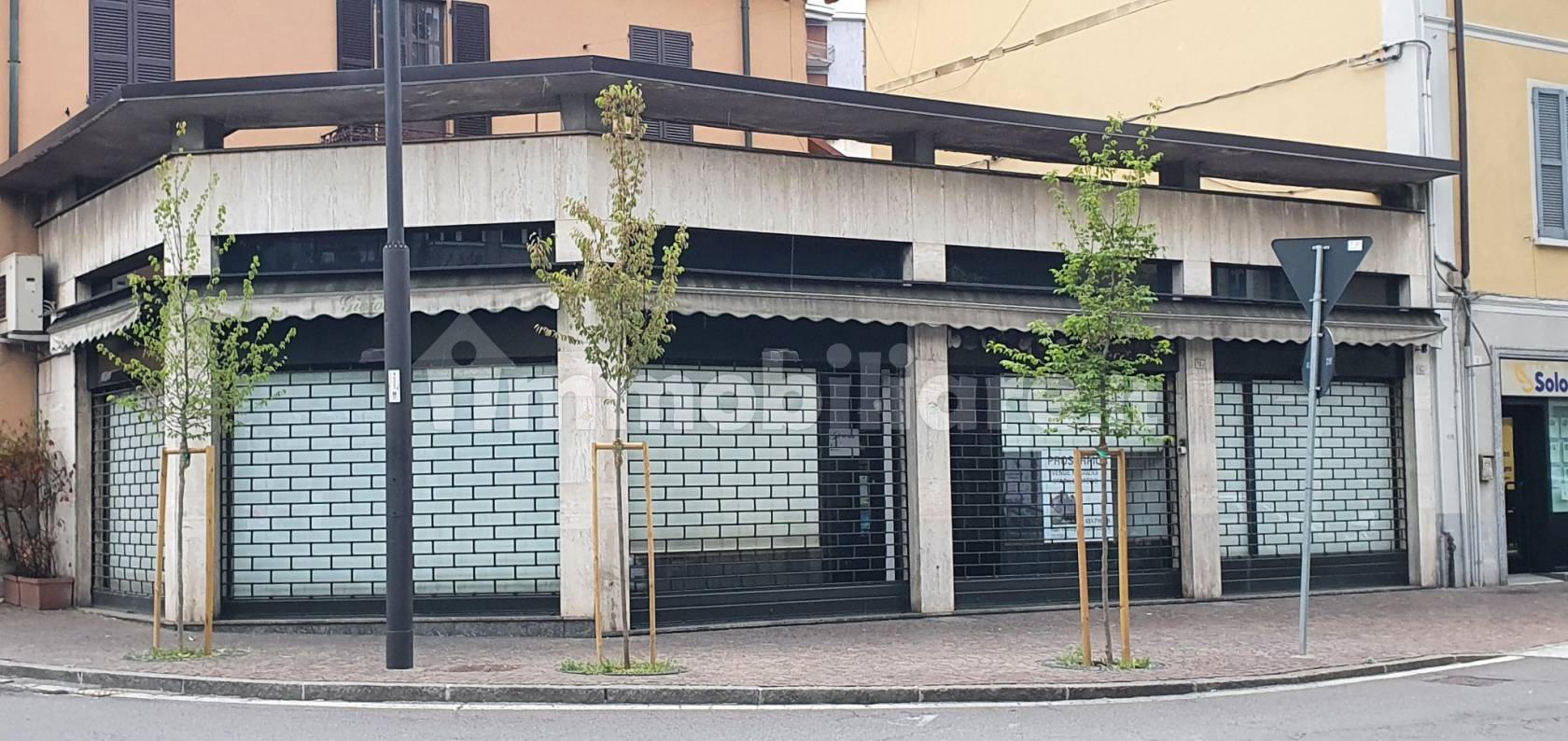 Locale commerciale in Vendita