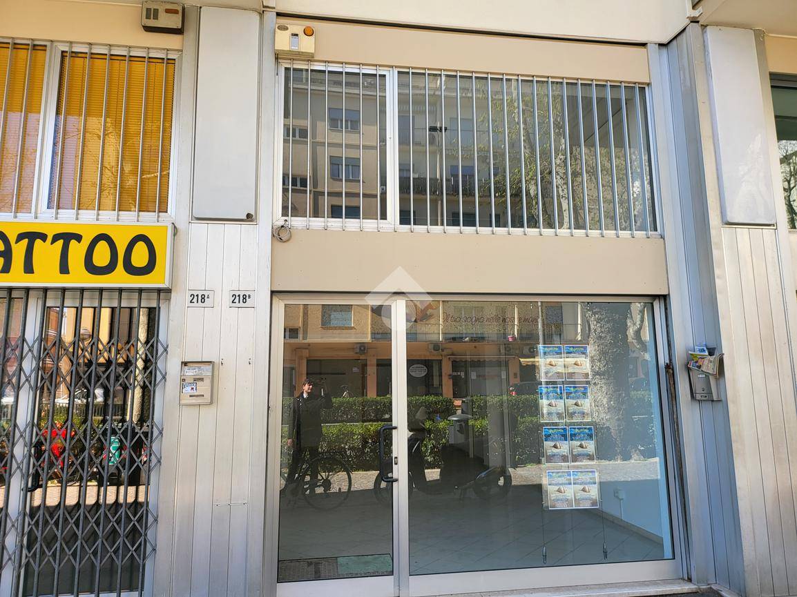 Locale commerciale in Vendita