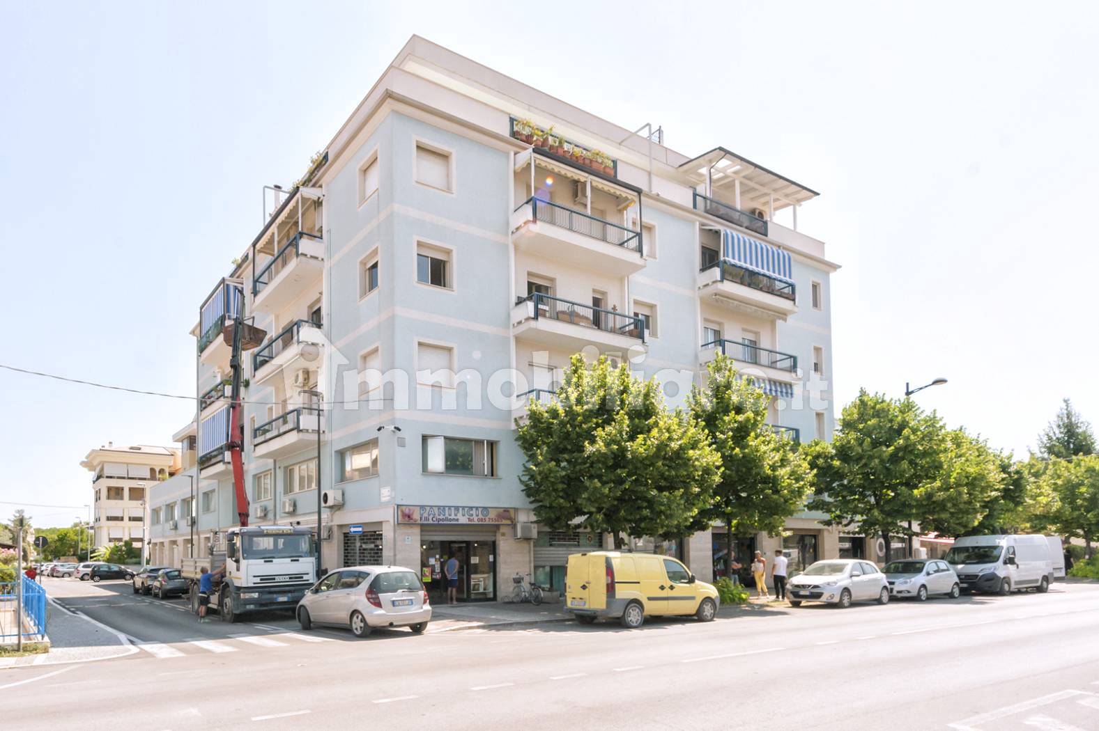 Locale commerciale in Vendita