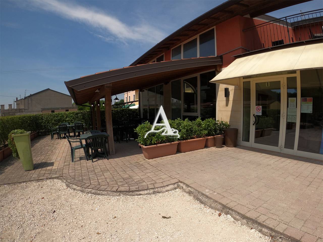 Locale commerciale in Vendita