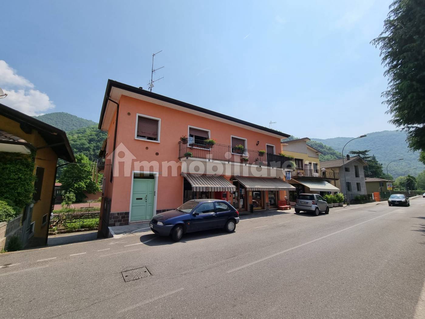 Locale commerciale in Vendita