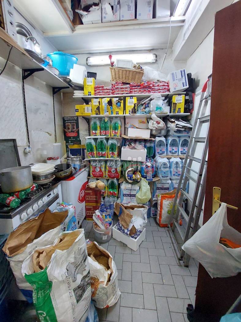 Locale commerciale in Vendita