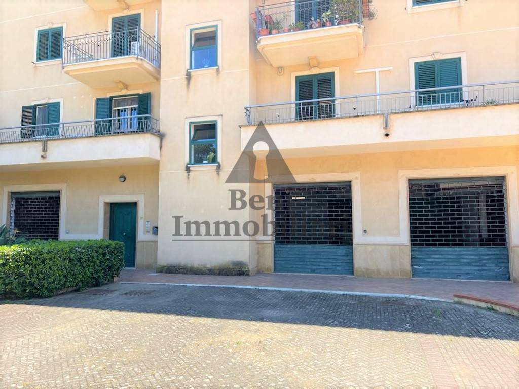 Locale commerciale in Vendita