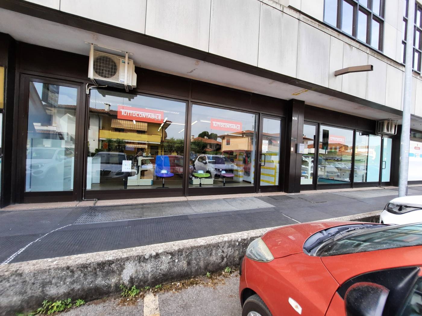 Locale commerciale in Vendita