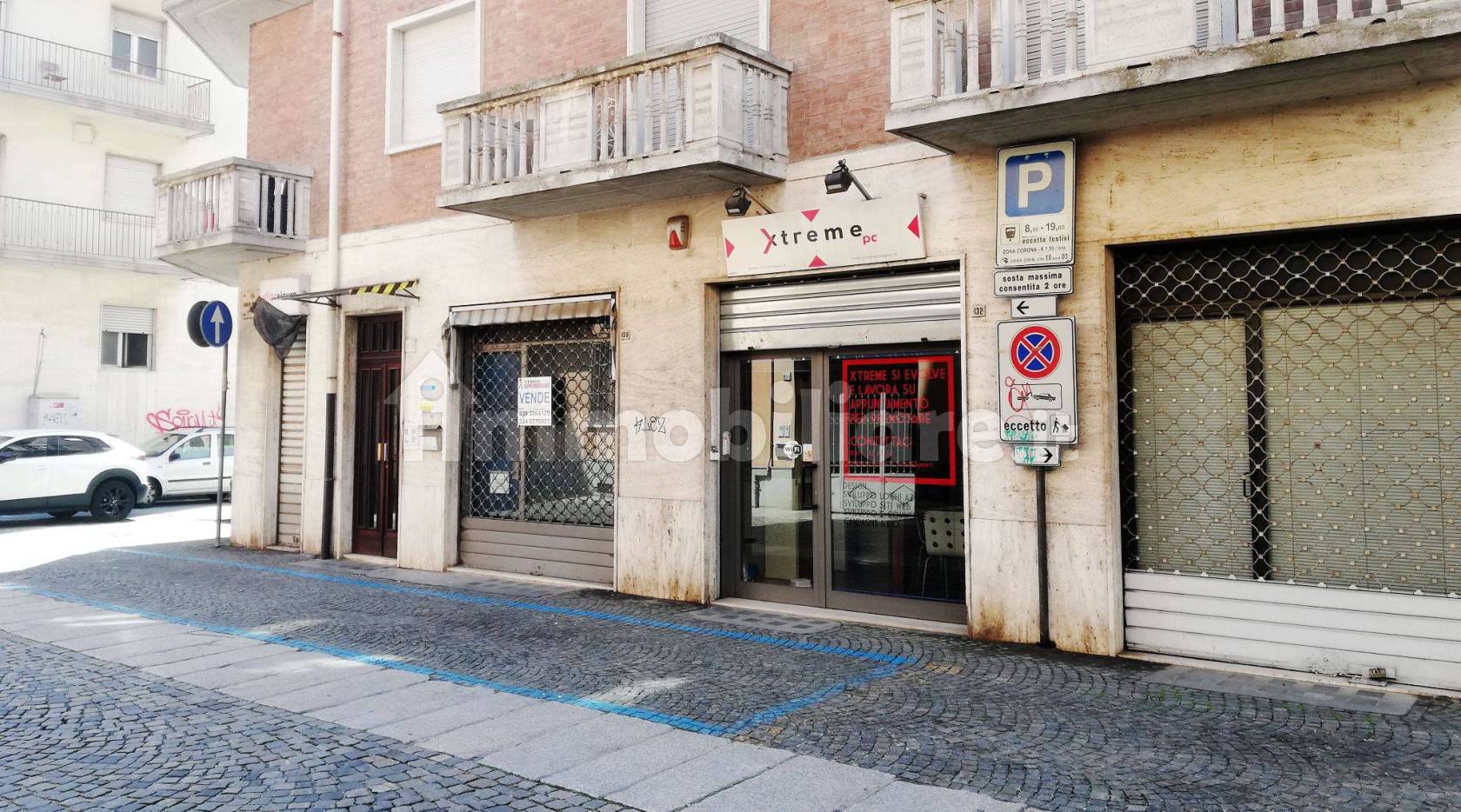 Locale commerciale in Vendita