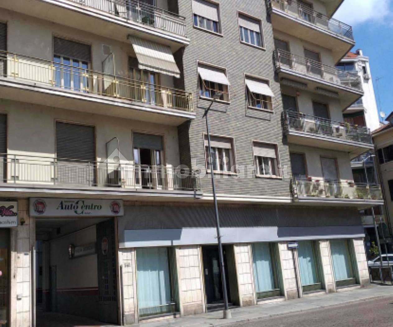 Locale commerciale in Vendita