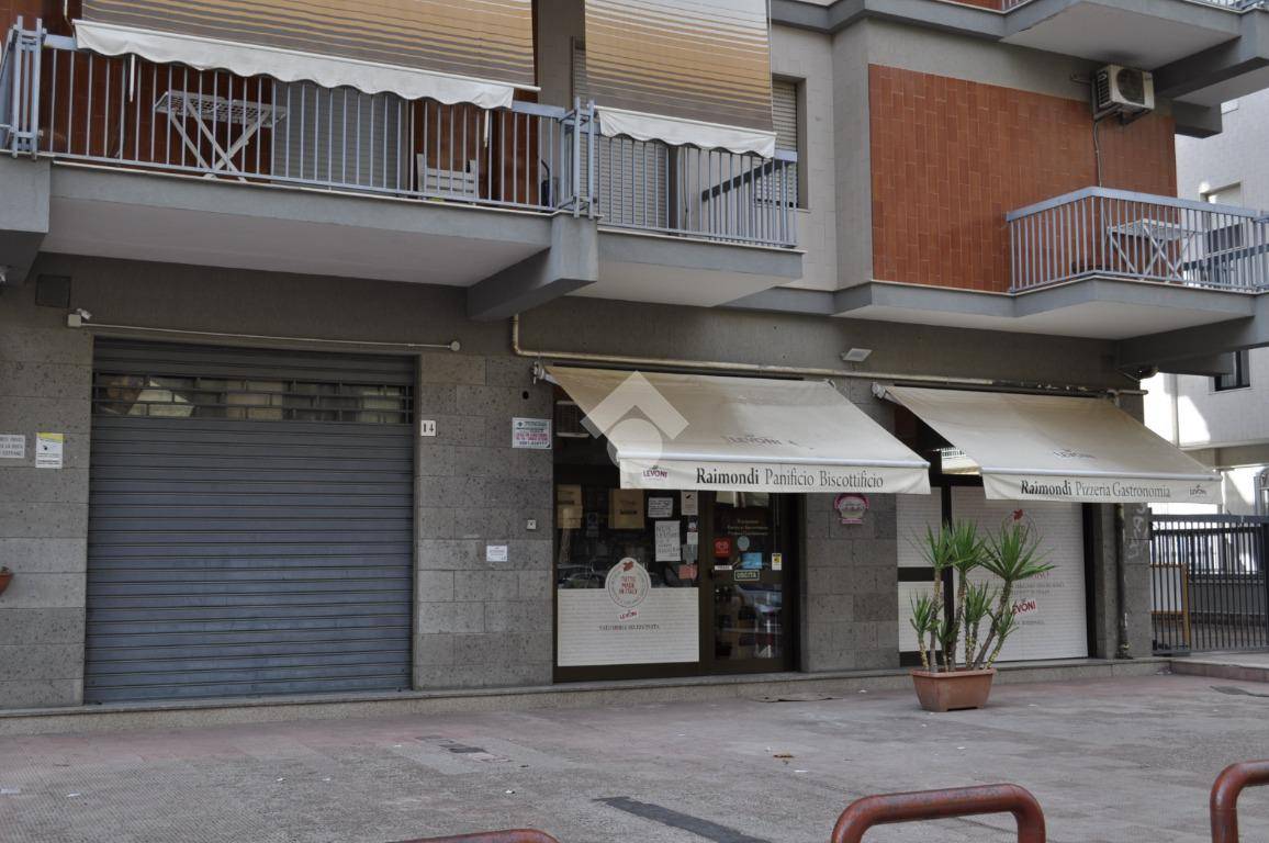 Locale commerciale in Vendita