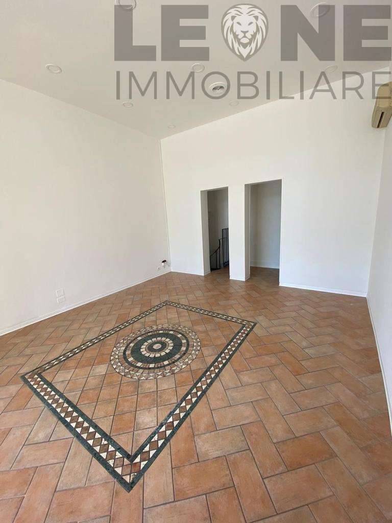 Locale commerciale in Vendita