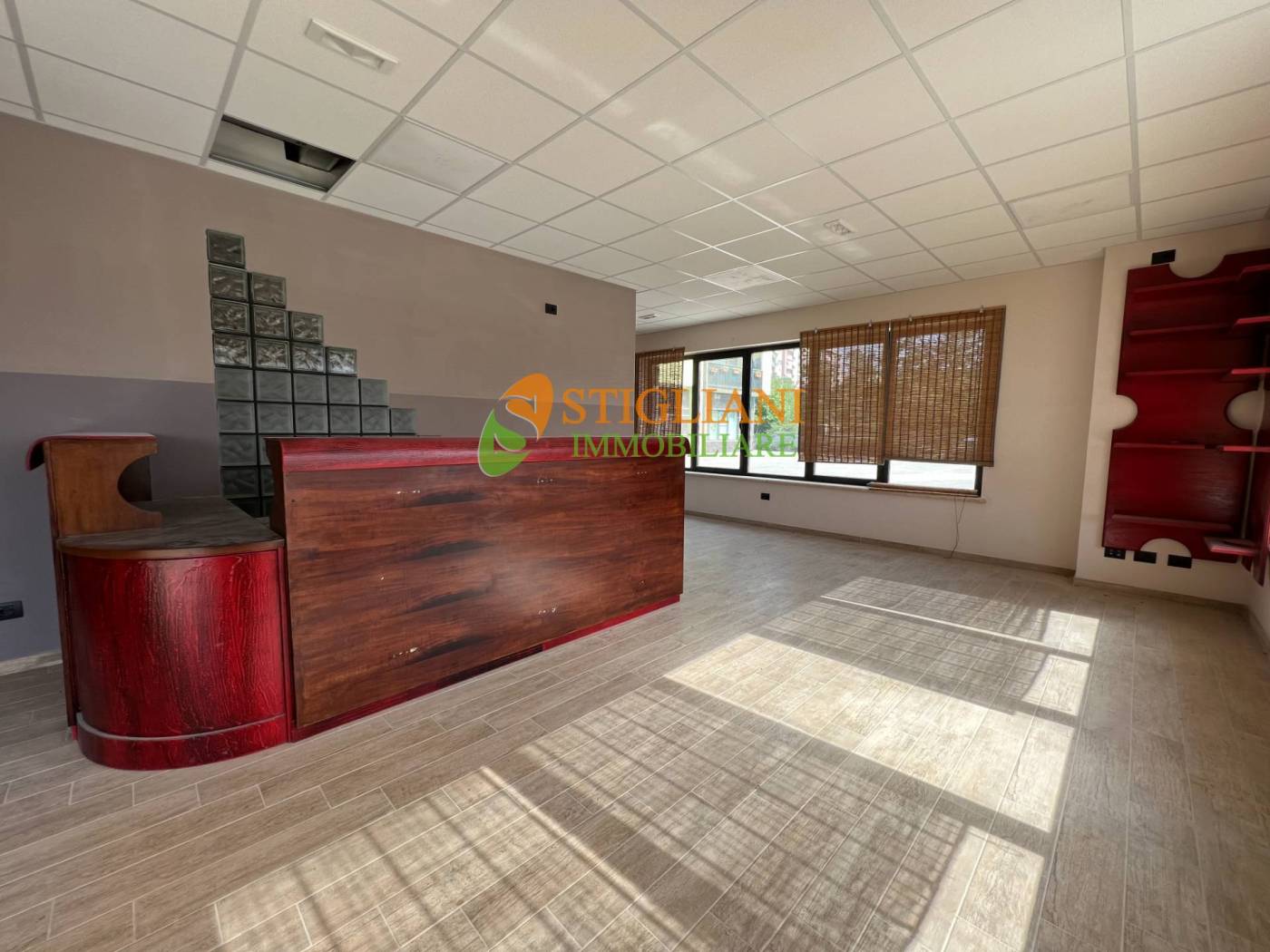 Locale commerciale in Vendita