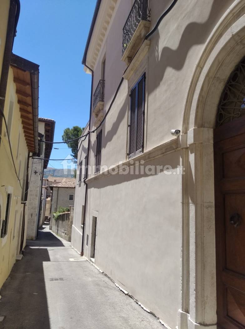 Appartamento nuovo, primo piano, Duomo - Fontana Luminosa, L'Aquila