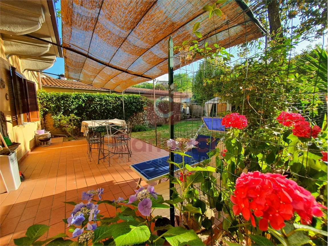 Appartamento via san giuseppe, 18, Centro, Pescia