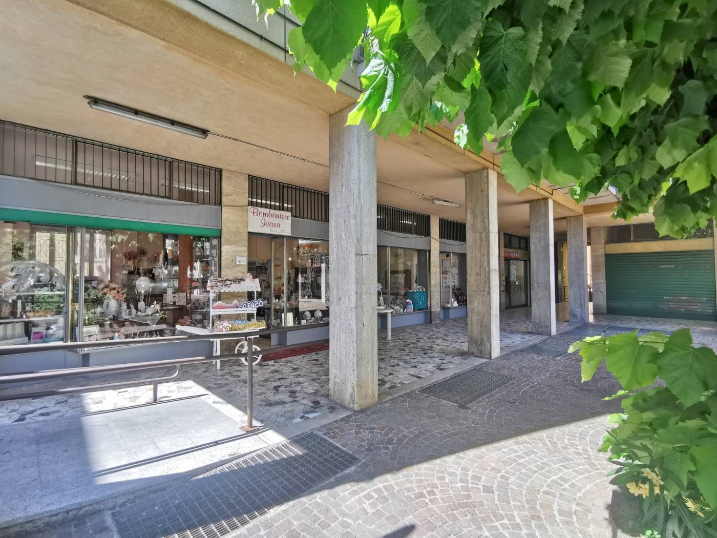 Locale commerciale in Vendita