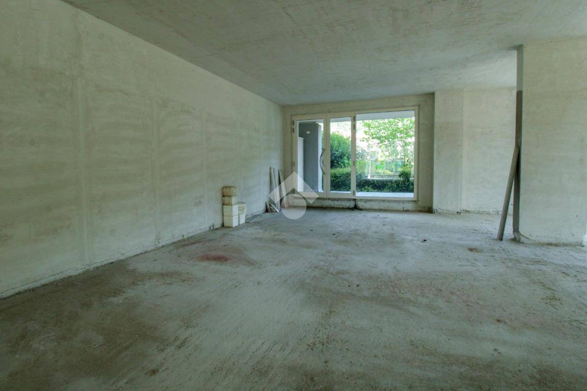 Locale commerciale in Vendita