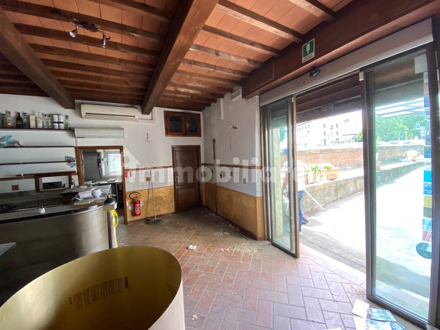 Locale commerciale in Vendita