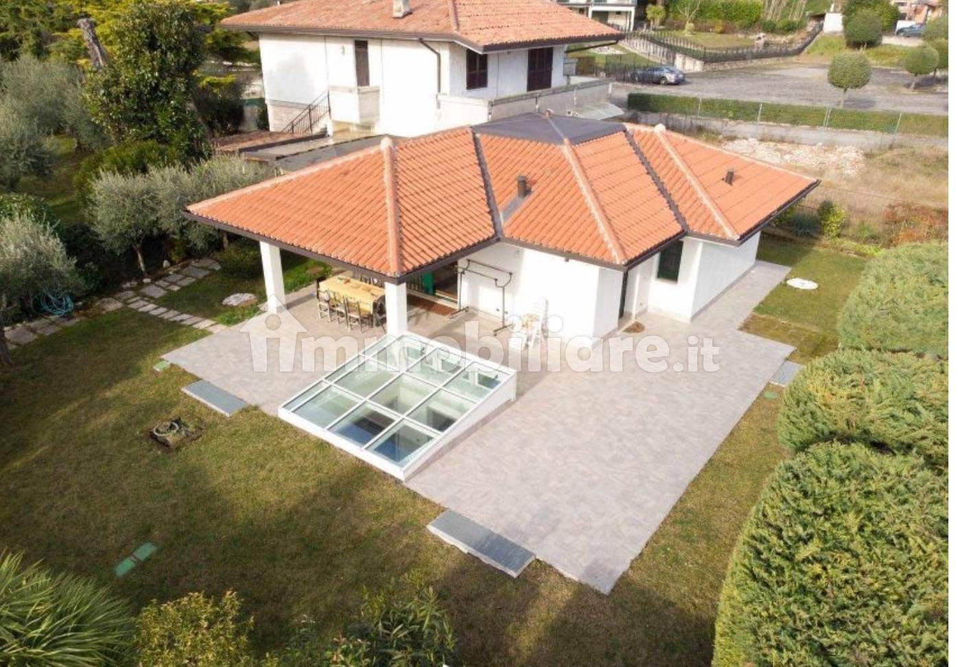 Villa bifamiliare viale Catullo 39, Villaggio Sanghen, Manerba del Garda