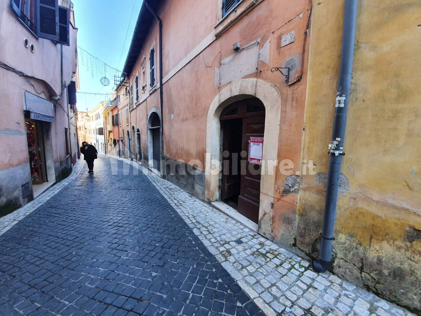 Locale commerciale in Vendita