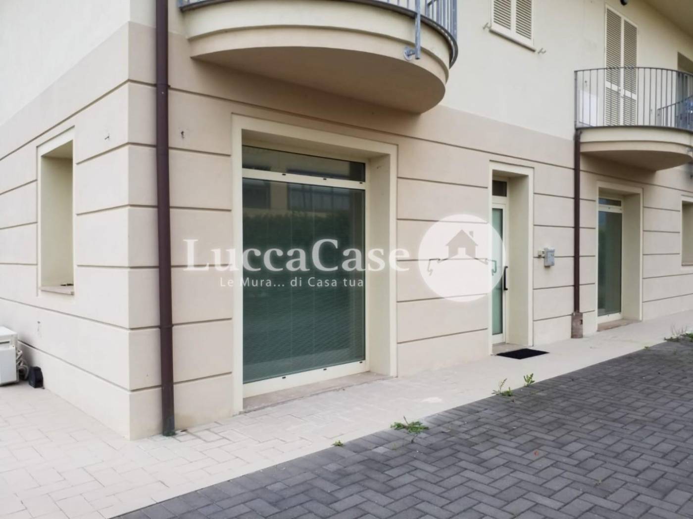 Locale commerciale in Vendita