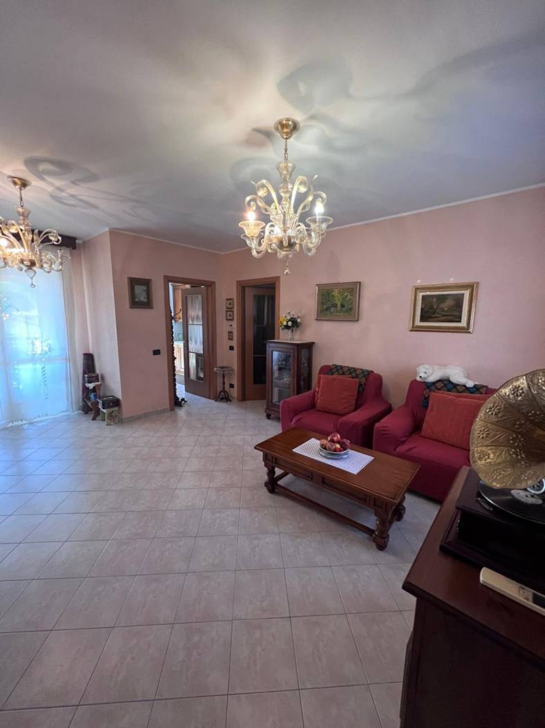 Quadrilocale buono stato, secondo piano, Aulla