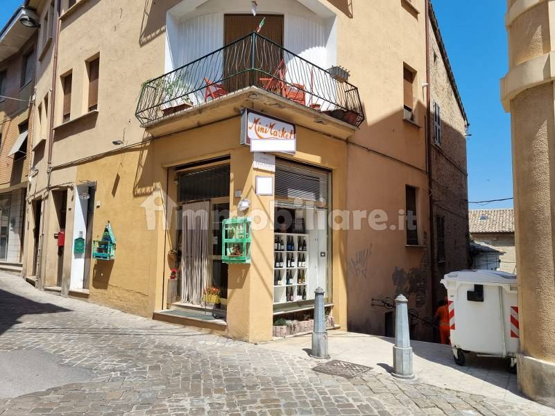 Locale commerciale in Vendita