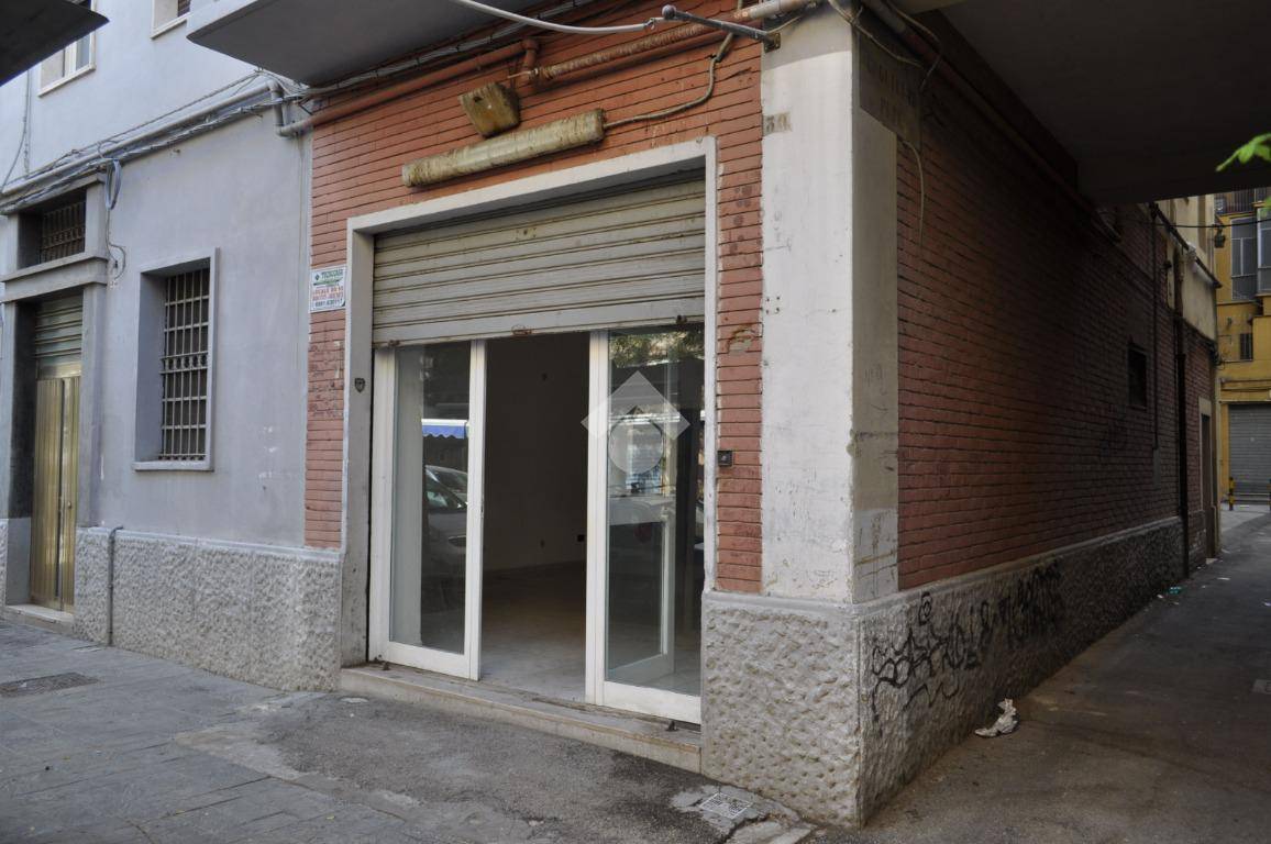 Locale commerciale in Vendita