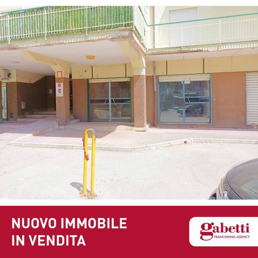 Locale commerciale in Vendita