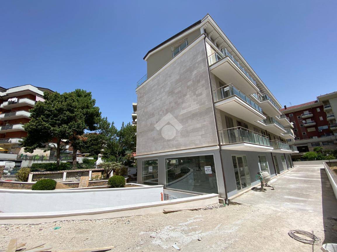 Locale commerciale in Vendita