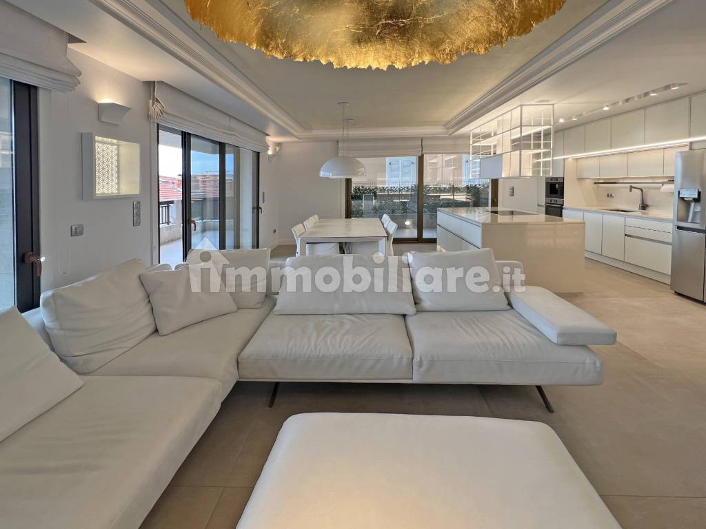 Vendita Appartamento in Avenue Crovetto.... Monaco. Ottimo stato ...