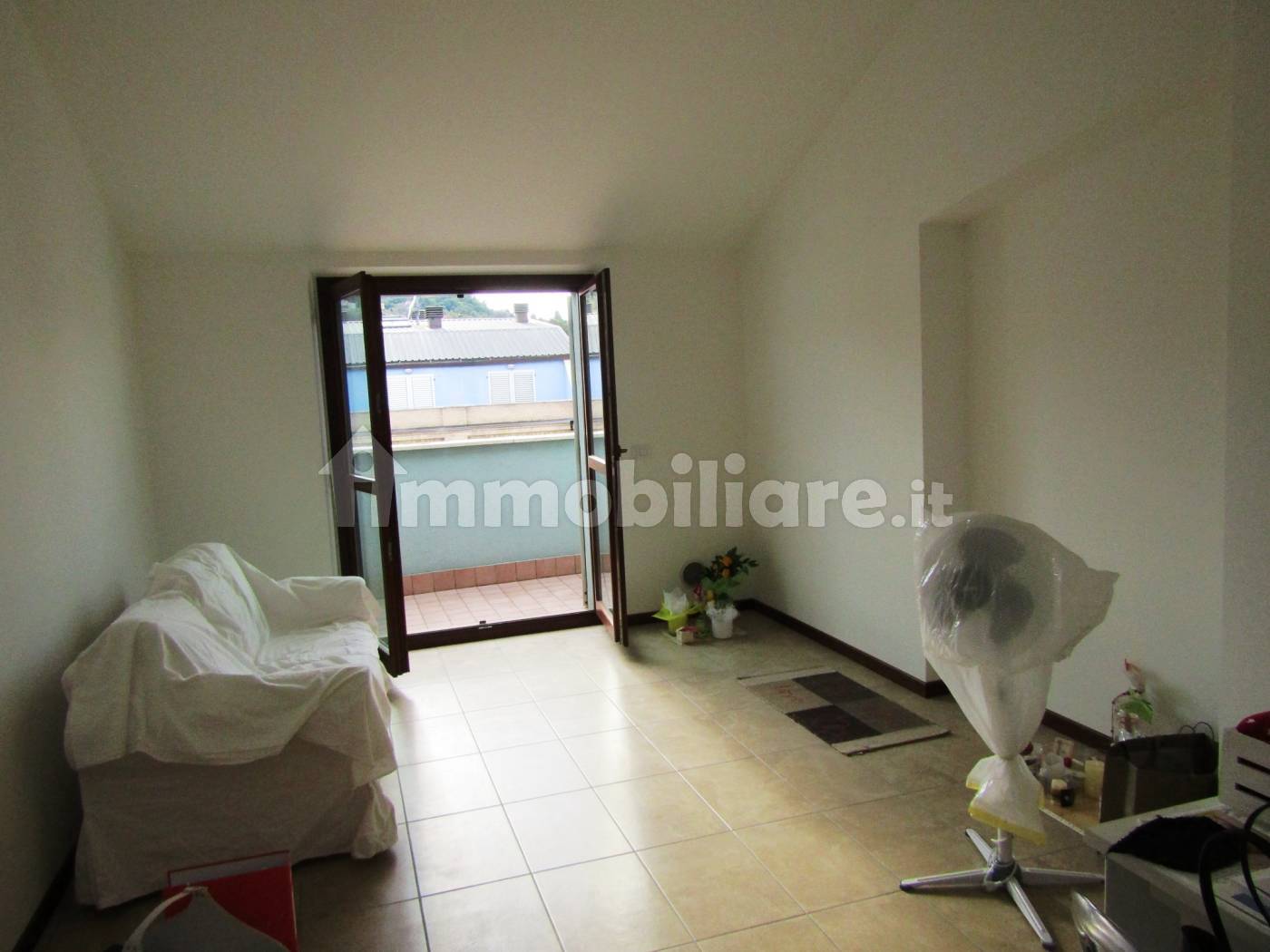 Trilocale via Giuseppe Garibaldi 2, Pianello Vallesina, Monte Roberto