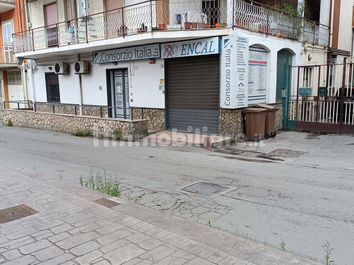 Locale commerciale in Vendita