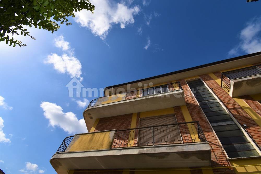 Trilocale via Italo Aresca, Centro, Mombercelli