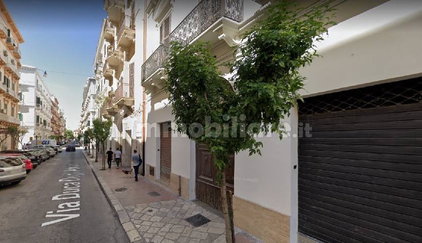 Locale commerciale in Vendita