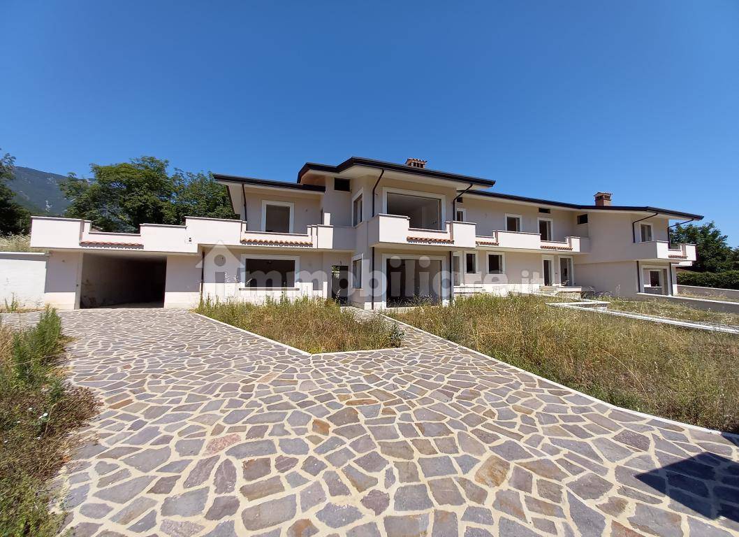Villa a schiera via La Quercia, Centro, Supino