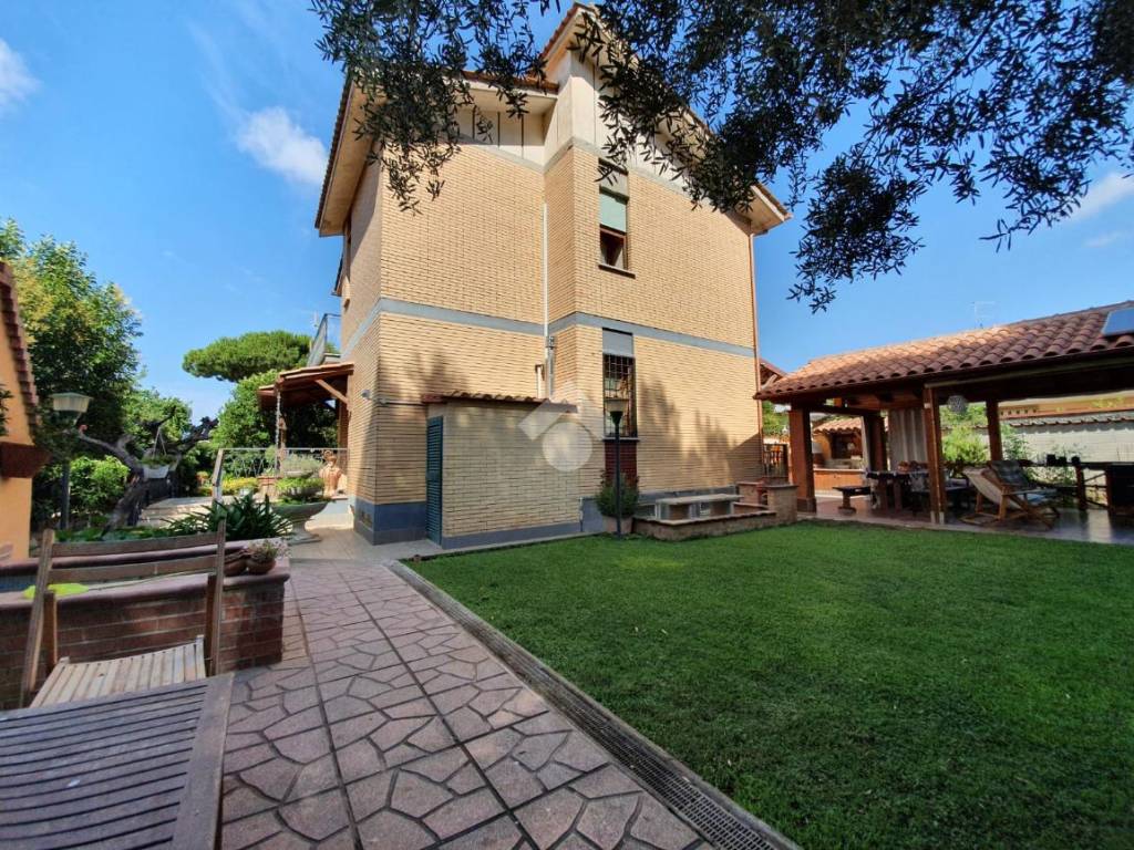 Sale Single family villa in via dora baltea 105 Ardea. Excellent ...