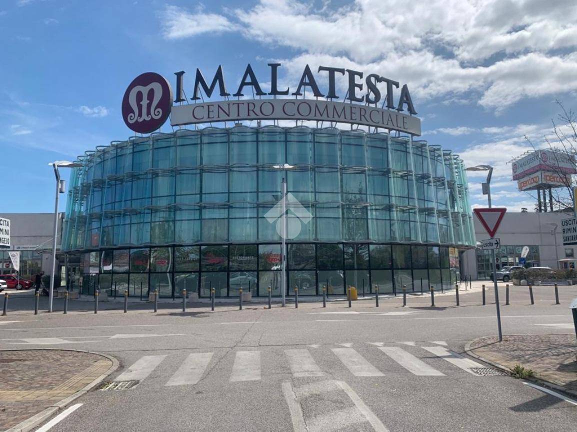 Locale commerciale in Vendita